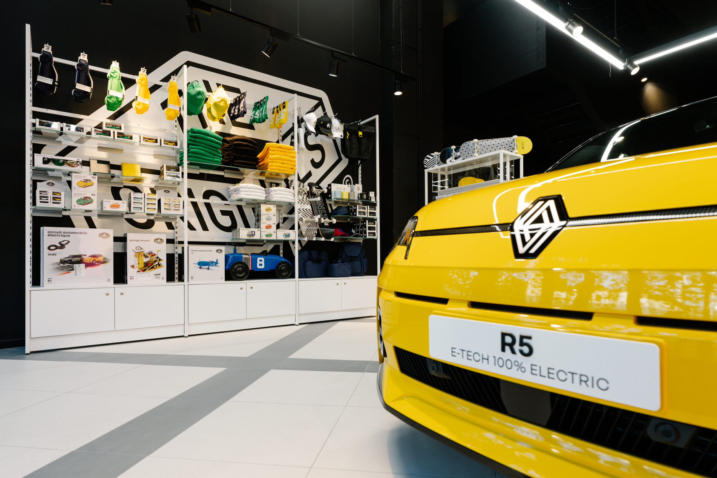 rnlt©: het nieuwe compacte en immersieve distributieconcept van Renault ...